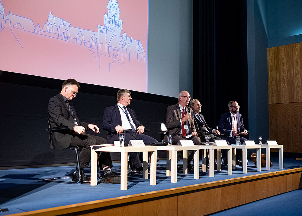 100 Jahre Reichsarchiv - Rückblick auf die Fachkonferenz des ...