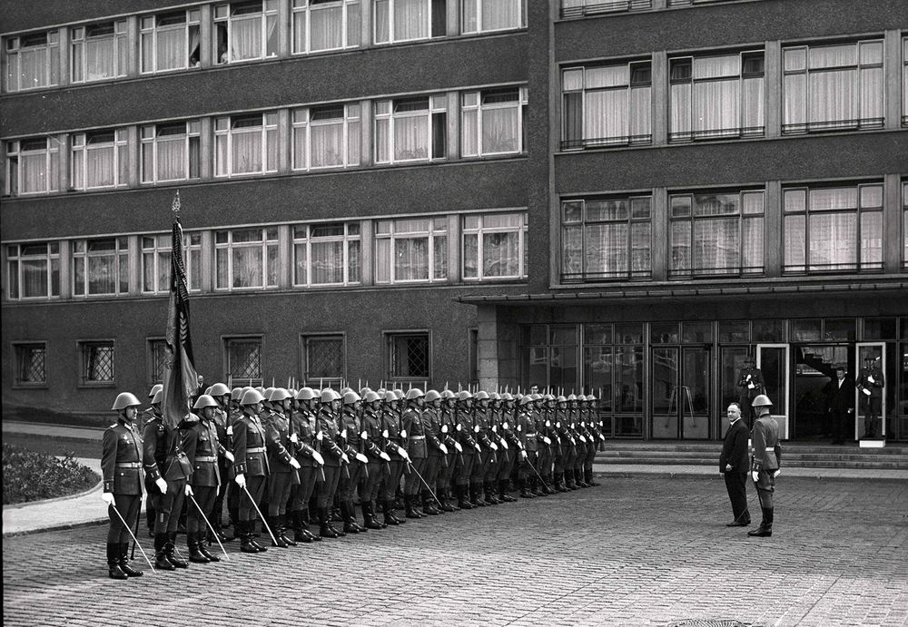 Die Stasi-Zentrale gestern und heute - Bundesarchiv