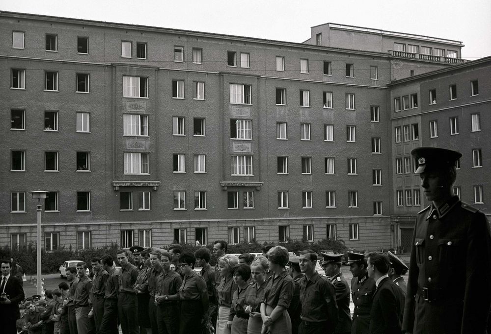 Die Stasi-Zentrale gestern und heute - Bundesarchiv